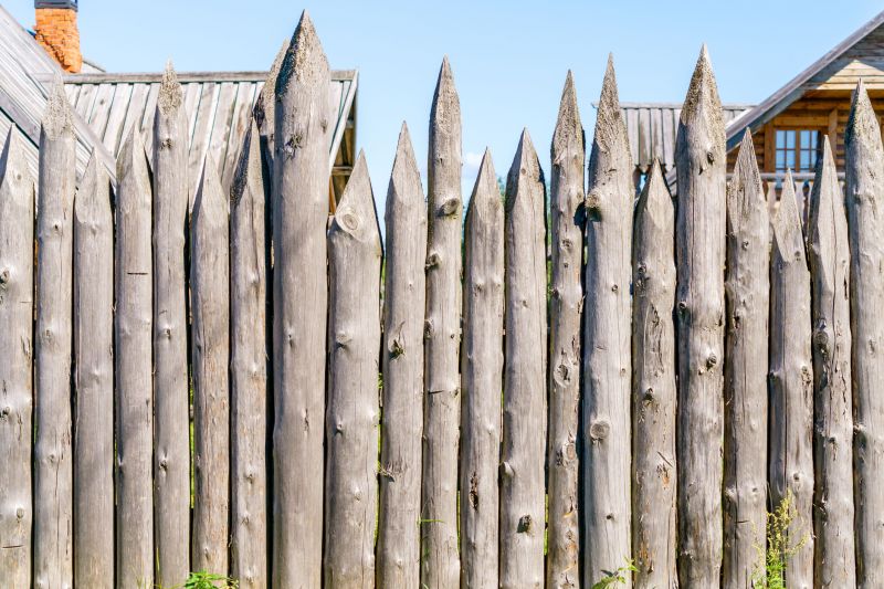 Get Horizontal Fence Installation | Zenderson.com